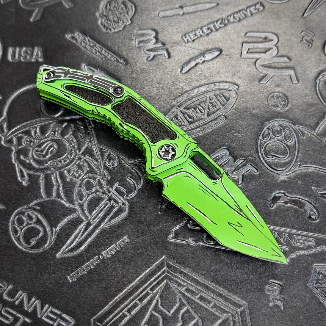 Heretic Knives Medusa Auto Recurve - Toxic Green Cel Shading H012-CS-T