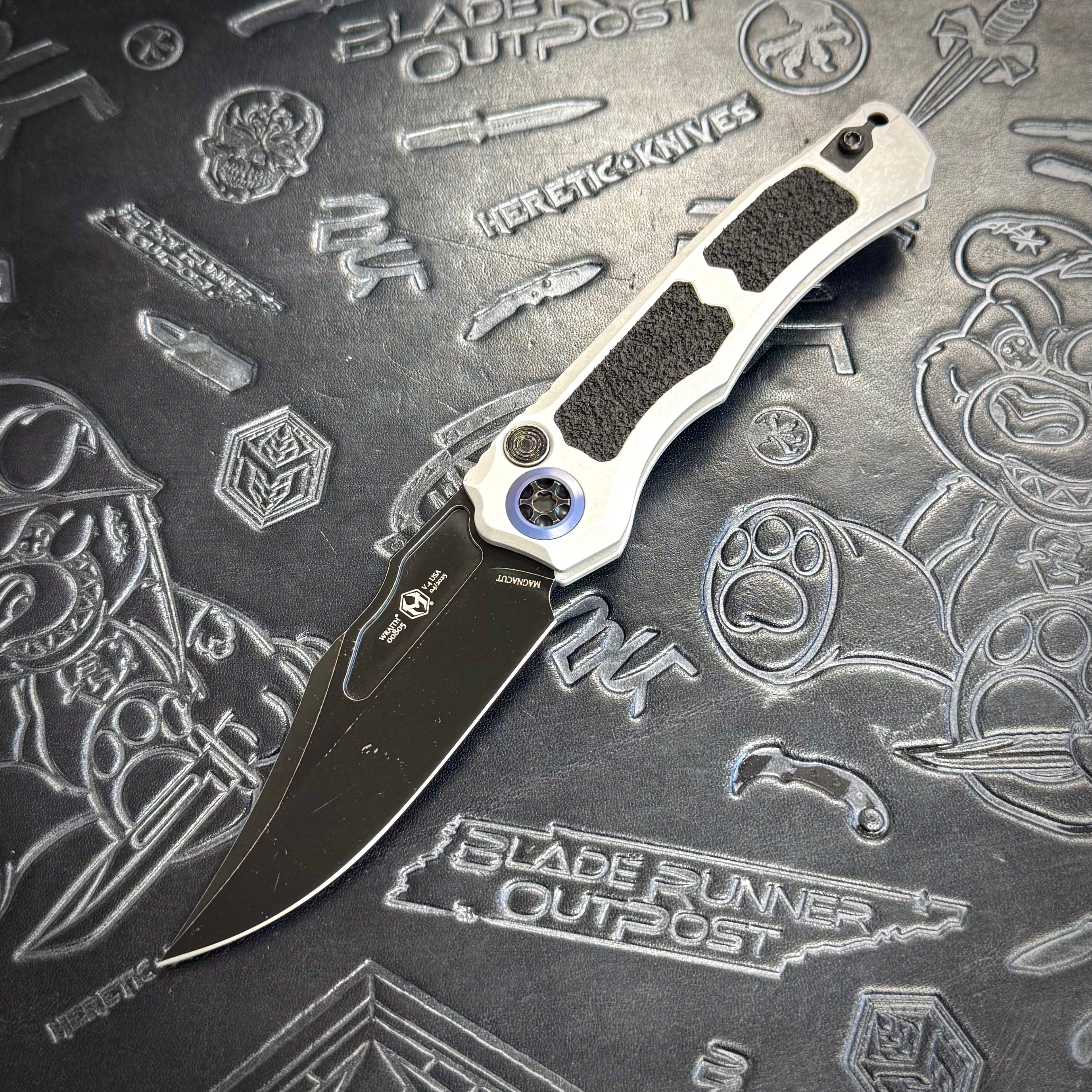 Heretic Knives - Wraith V4 Auto - Blizzard Worn - Battle Black Bowie H ...